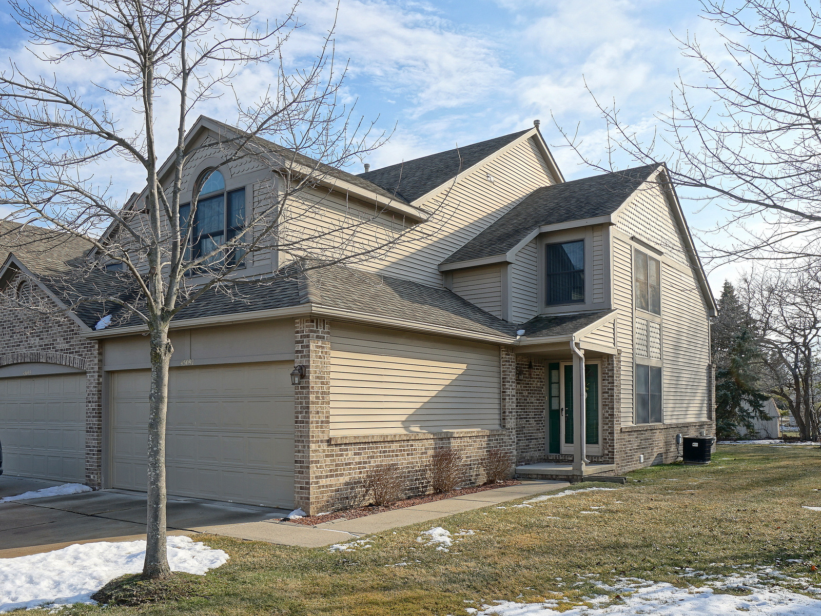 End Unit 2 Bed Condo – BAKE Real Estate